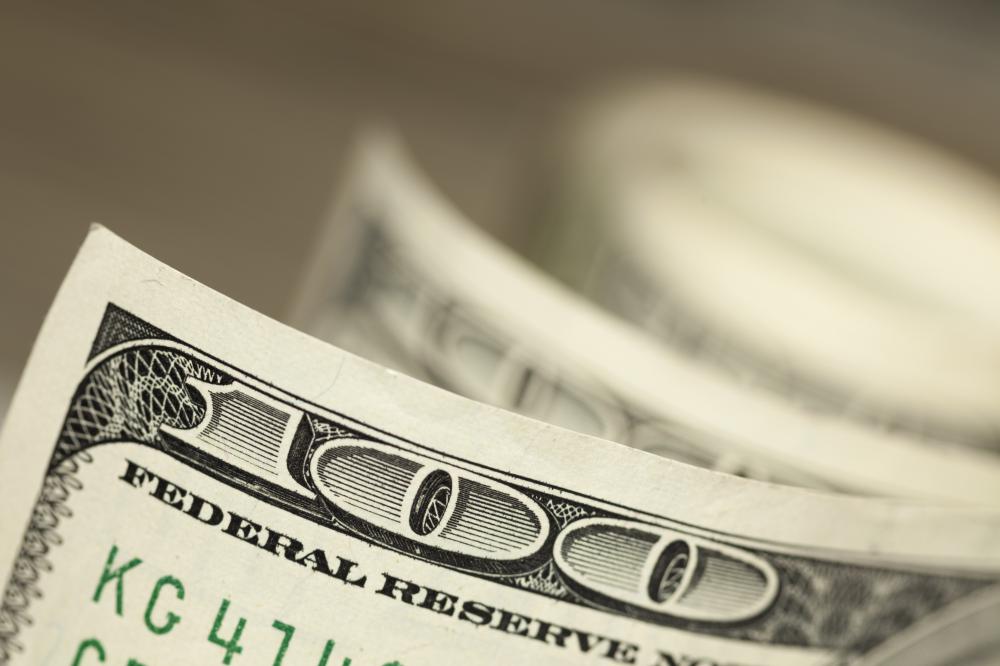 What are the Pros and Cons of Spending Cash? (with pictures)