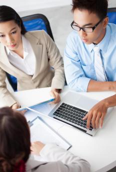 What is Relationship Banking? (with pictures)